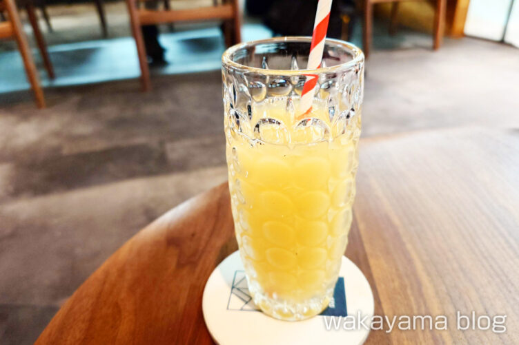 D2B CAFE 穴場のブックカフェ TSUTAYA WAY書店 田辺東山店内 ‐ 和歌山県田辺市